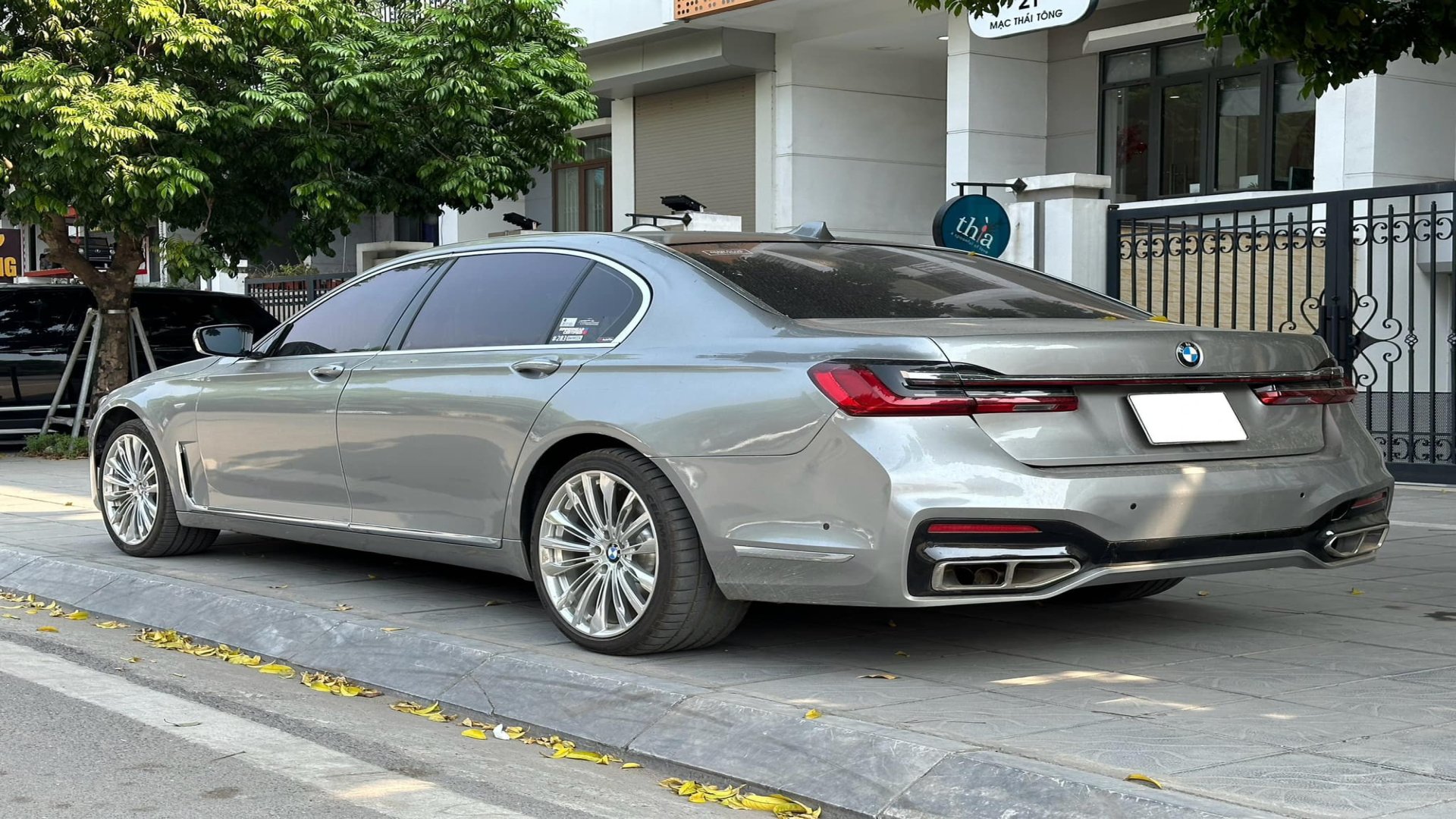 Chiếc BMW 7-Series rao bán gần 900 triệu nhưng sẽ khiến người khác ...